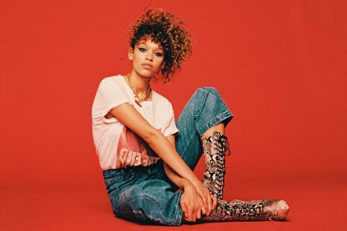 Booking Izzy Bizu Agent Info & Pricing for Private & Corporate Events